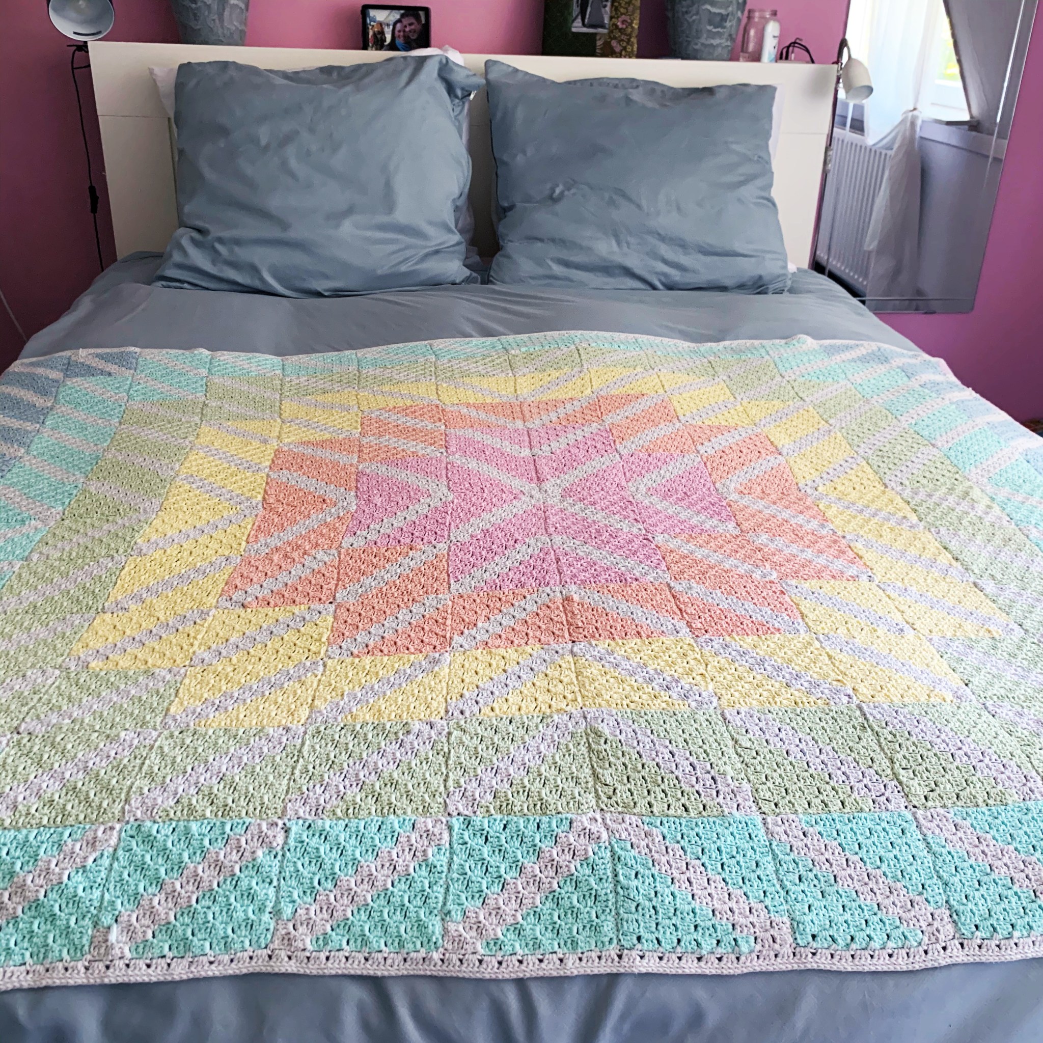 Centerpoint – Crochet Blanket REVEAL | MissNeriss